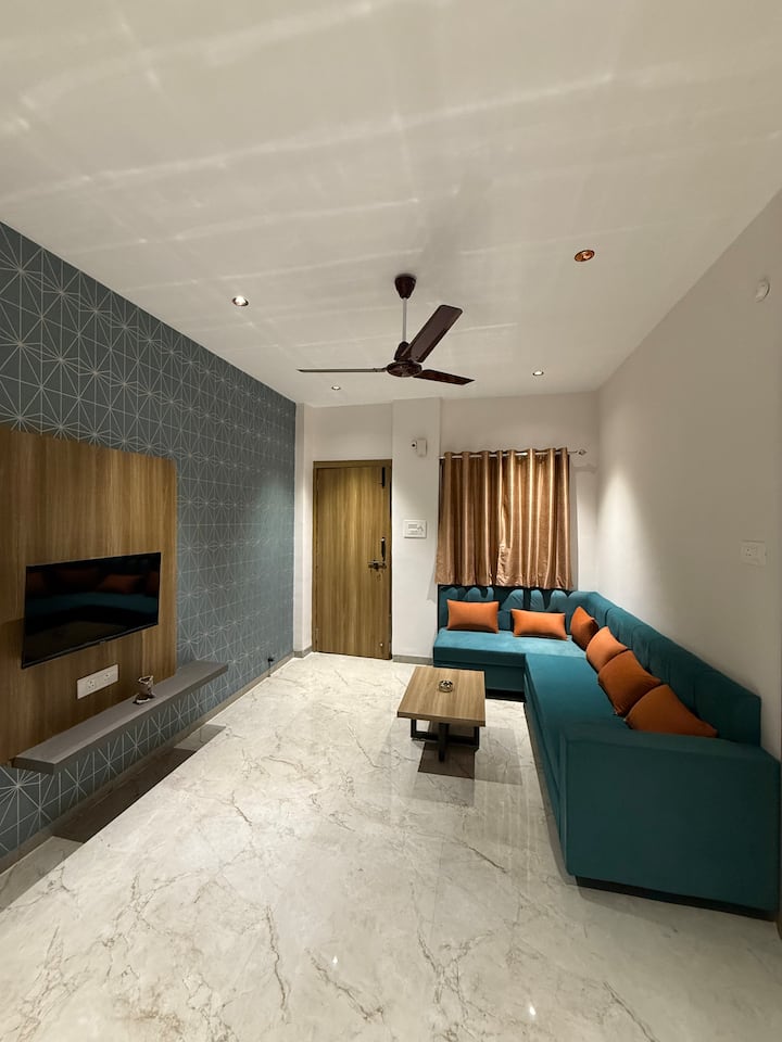 Luxury 1bhk Anear Bombay Hospital - Vijay Nagar