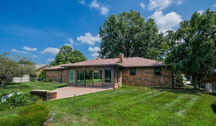 Spacious 4-br Ky Ranch Retreat, Central Location! - Lexington, KY