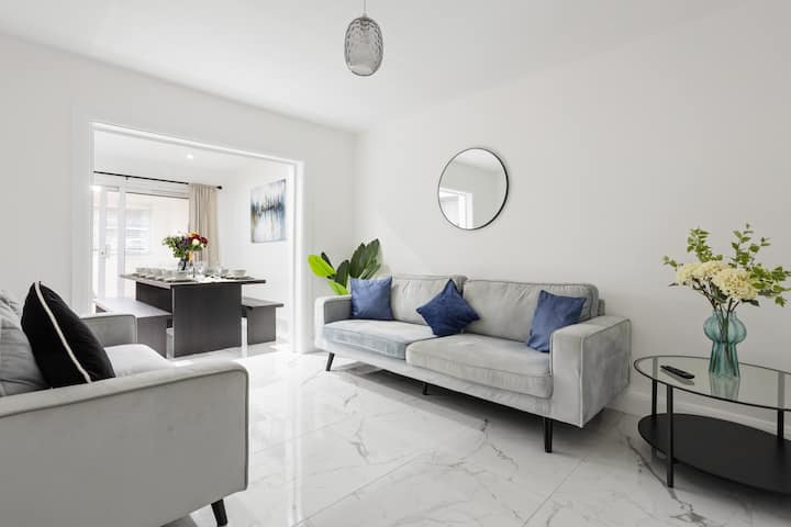 Modern 5-bedroom Near Heathrow Airport | Sleeps 10 - Twickenham