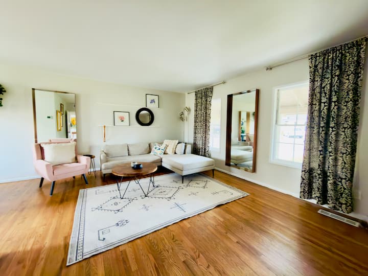 Sweet Reno Retreat ~ Cozy & Pet Friendly - Atlantis Casino Resort Spa