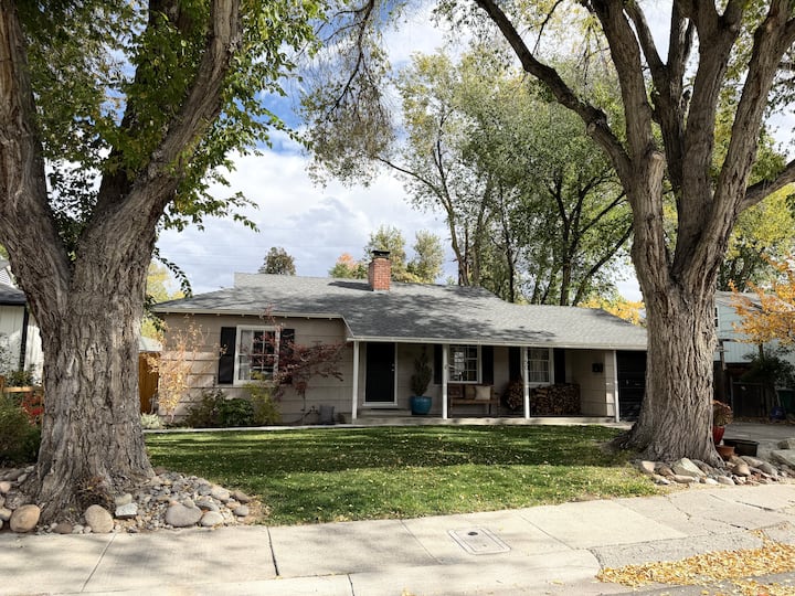 Sweet Reno Retreat ~ Cozy & Pet Friendly - Reno