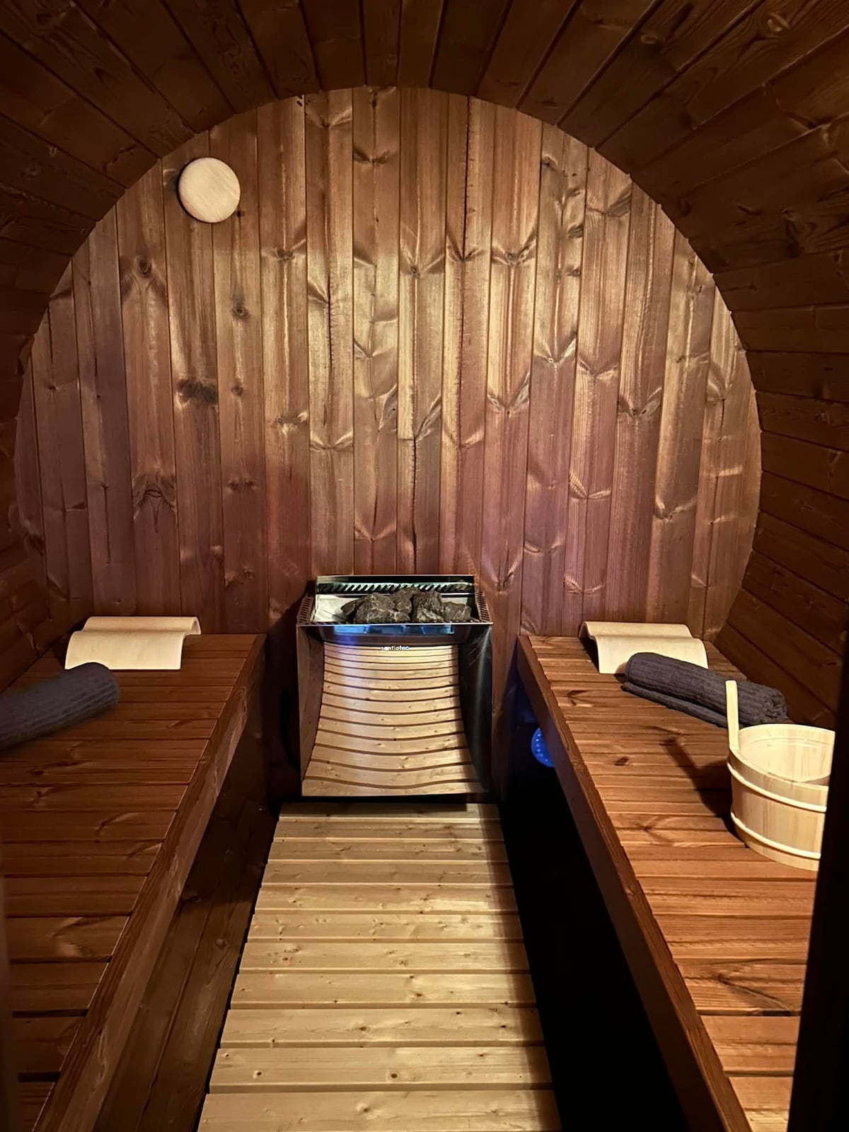 Tiny cocon en pleine nature jacuzzi, sauna privé - Micro-maisons à ...