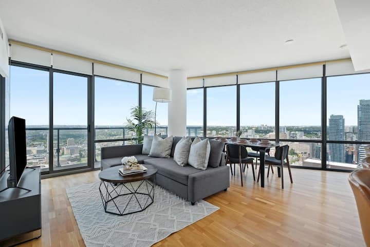 Epic Views & Prime Downtown Condo + 1 Free Parking - Toronto