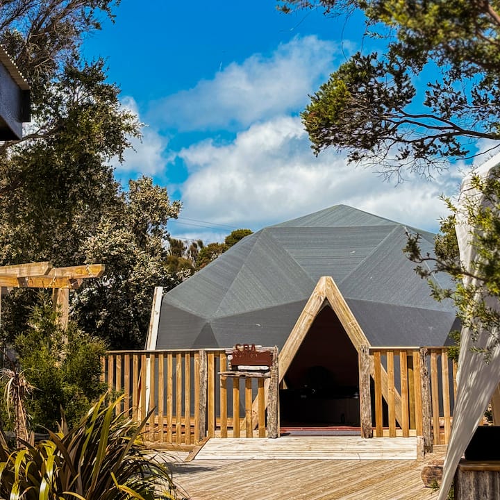 Bluff Getaway
Flinders Island Tasmania - Tasmania