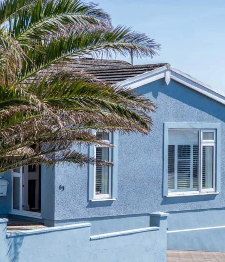 Town Heights - 3 Bed House With Stunning Sea Views - Tenby