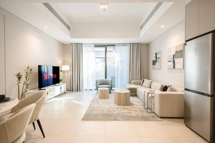 Elegant 2 Bedroom + Maid Room Townhouse - Dubai