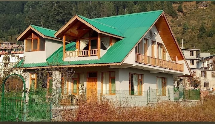Cottage Itna Cozy, Wapas Jaane Ka Mann Nahi Karega - Manali