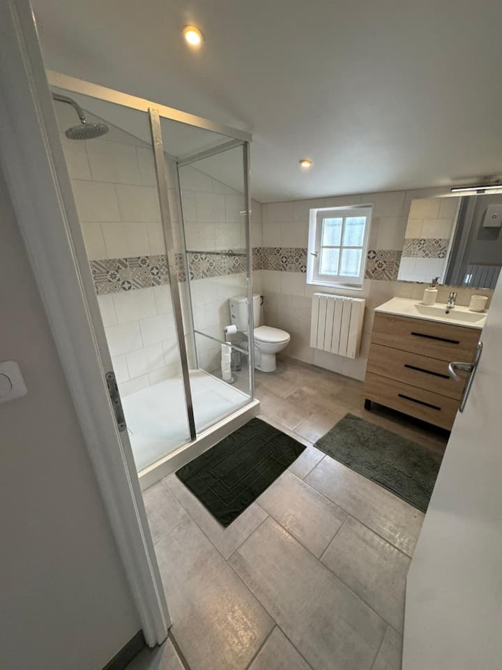 Chambre Avec Wc Et Salle De Bain - Bellac