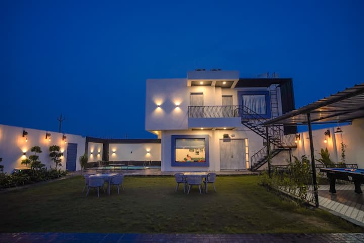 Oasis Outhouse - Jaipur