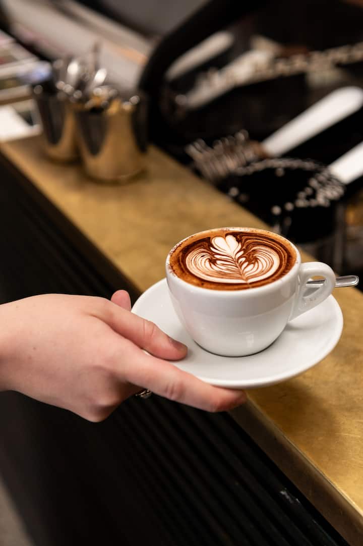 Waterfront Bliss | Brand New & Modern Resort-style - Auburn