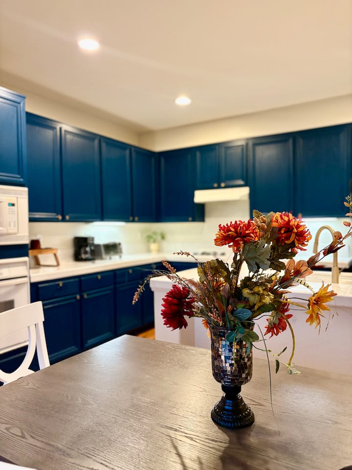 Spacious Family Home – Near Ontario Mills & Parks - Fontana, CA