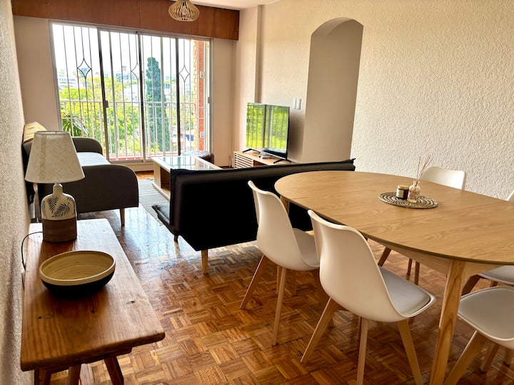 Bright 2br Apartment With Balcony & Park View - Montevideo