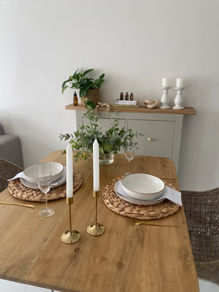 Couvaras Haus | Modern Mountain-view Retreat - Somerset West