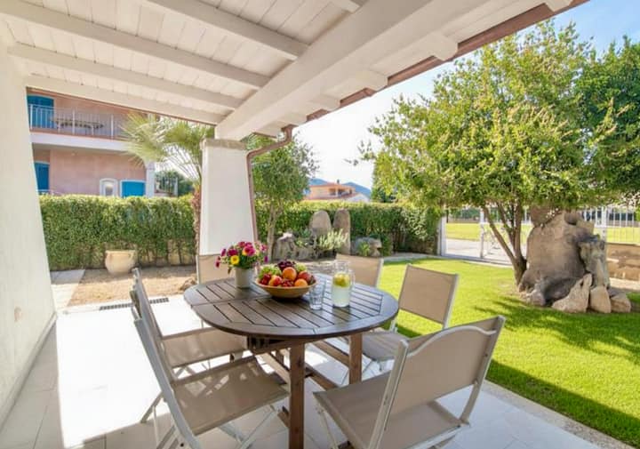 San Teodoro Night Markets+beaches+private Parking - San Teodoro