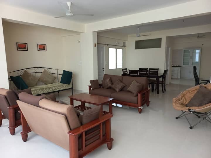 Spacious. 2 Minutes From Satya Sai Baba Ashram. - Puttaparthi