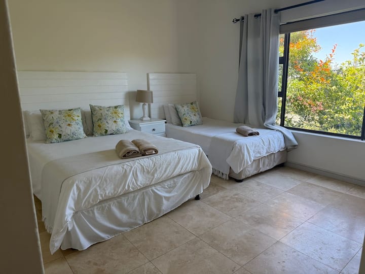 The Gathering Beach House• Sleeps 22 • - Cannon Rocks