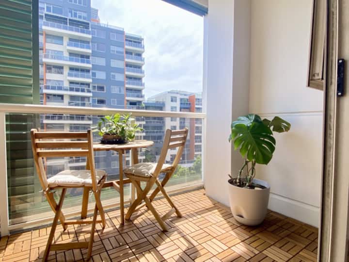 Kozyguru | Waterloo | Designer Pad With City Views - Moore Park