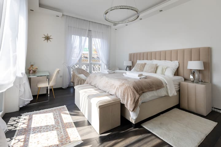 Astoria Sunspot Apartment - Budapest
