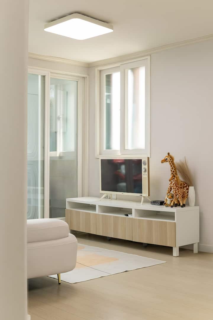 남구로역 도보 5분! 넓은 3룸 · 화장실 2개 · 풀옵션 숙소 - Seoul