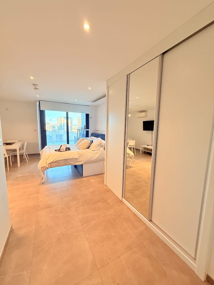 Larger Studio Apartment, Great View - Gibraltar