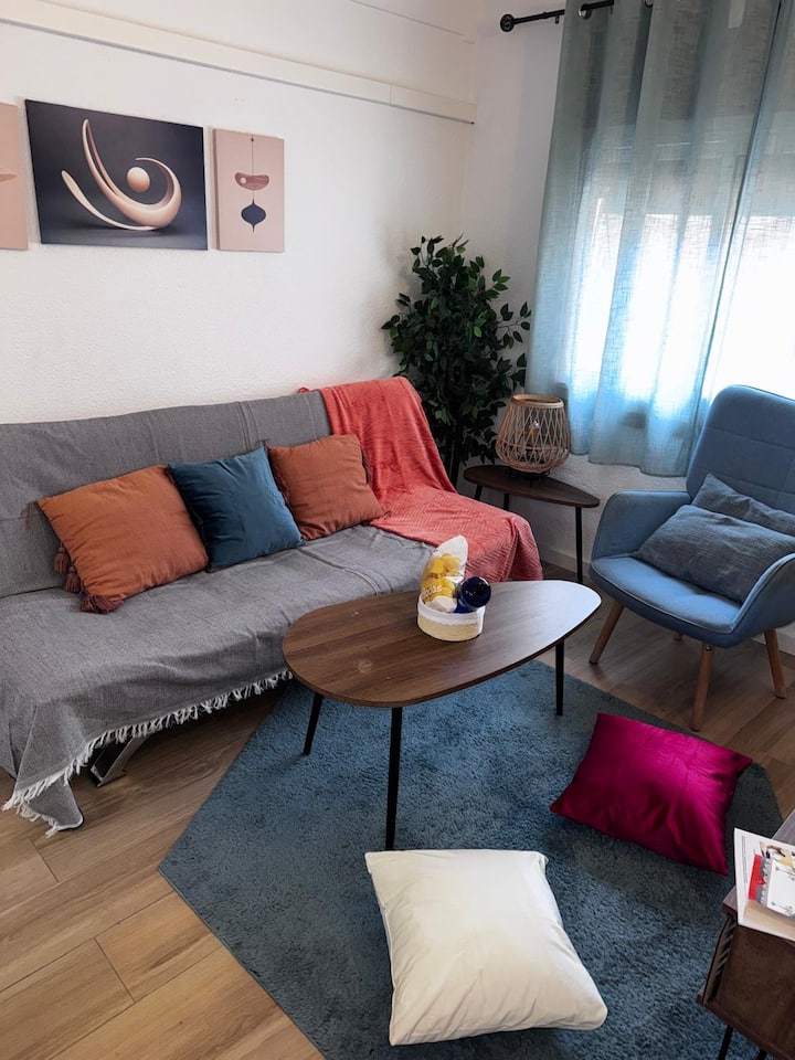 Azul. Playa Cerca. Pl. Catalunya A 15' En Tren - Sant Adrià de Besòs