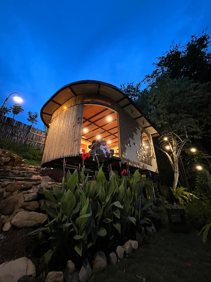 Escape To A Cozy Wooden Cabin Surrounded By Nature - Payakumbuh