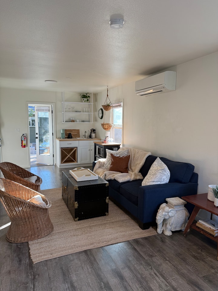 Leslie Street Bungalow - Los Alamos, CA