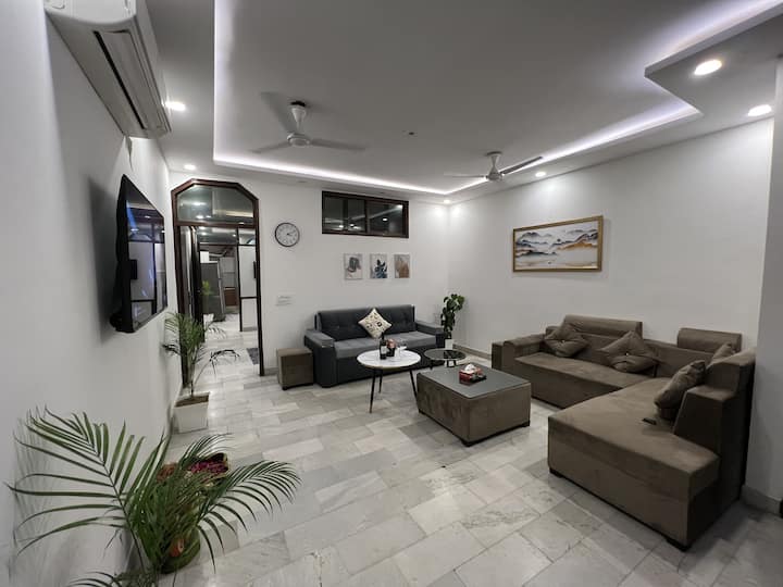 Modern 2bhk In The Heart Of South Delhi | Sleeps 6 - India