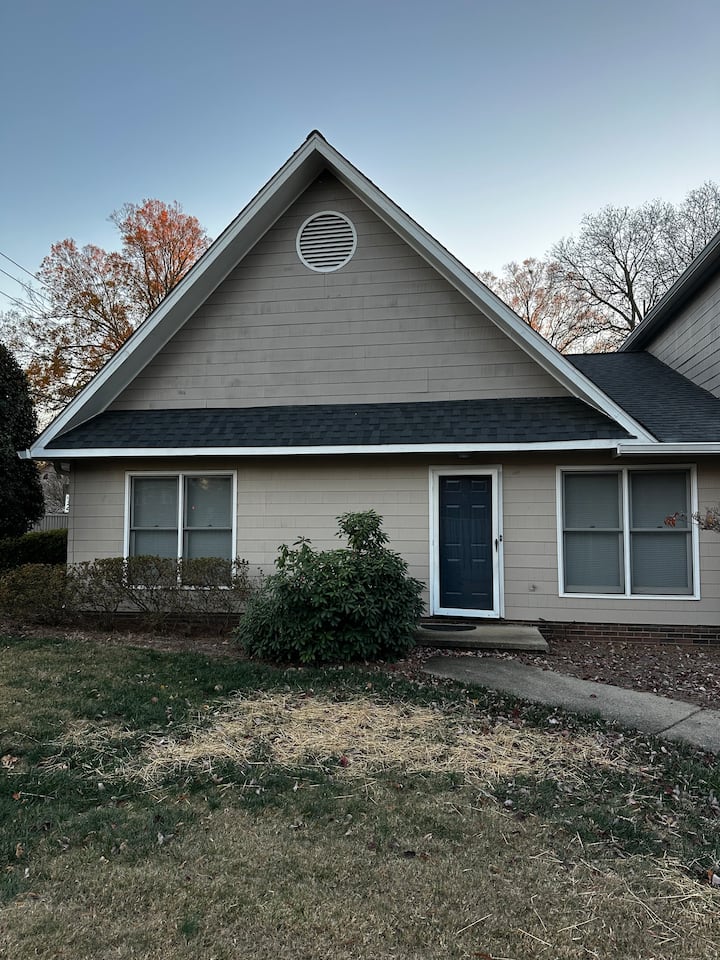 Prime Walkable Mooresville Condo - Mooresville, NC
