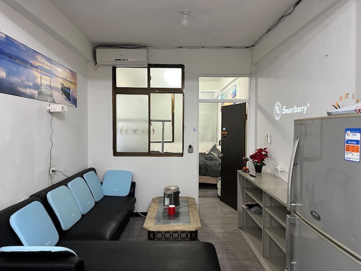 碧潭50 M
住宿在3樓，需與屋主共用浴室，看期待你與屋主成為一家人，你可以自己煮，或與屋主一起晚餐 - New Taipei City