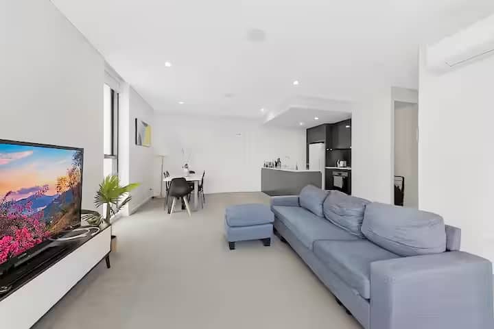 Modern Waterfront Apartment With Balcony Apartment - Parramatta