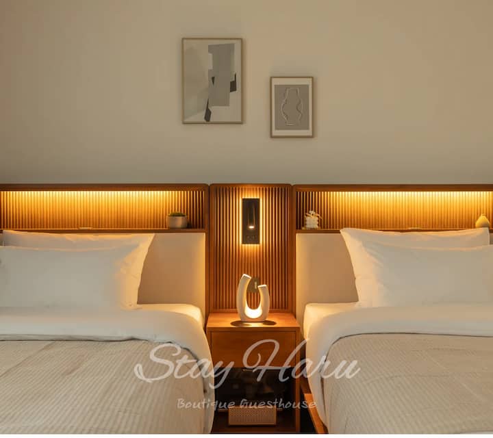 [오픈할인]청결하고 아름다운 숙소#호텔침대#식당 풍부#지하철 도보4분#홍대 한정거장#짐보관 - South Korea