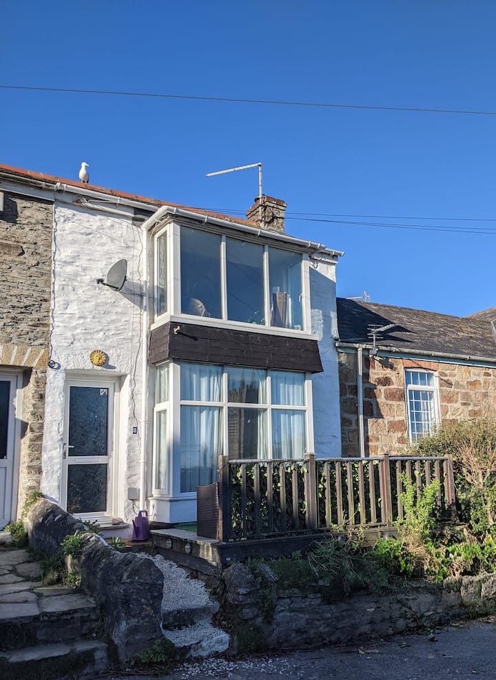 Pet-friendly Old Miners' Cottage - Newquay