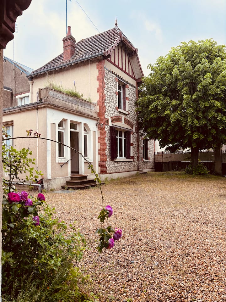 Belle Maison De Maître De 1930 Rénové Récemment - Amboise
