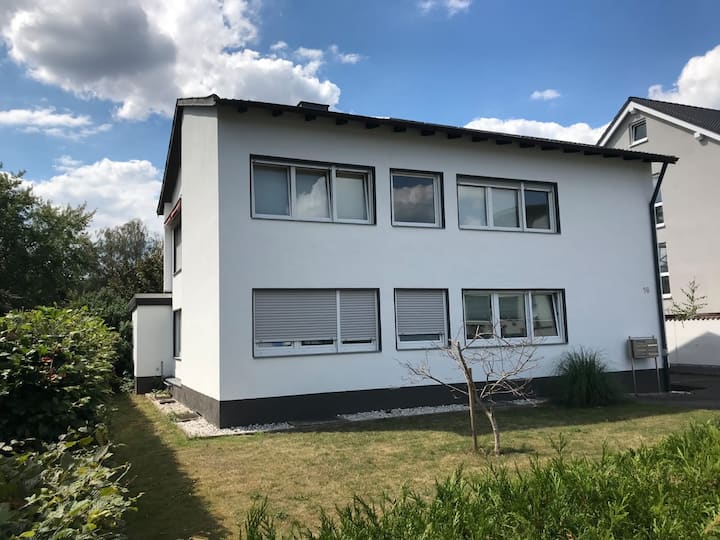 Ganzes Apartment In Bonn
Verkehrsgünstig - Bonn