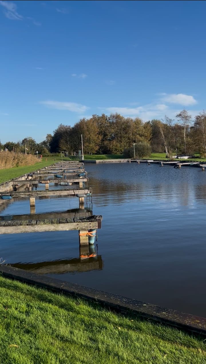 Heerlijk Chalet Wetterwille Aan Een Groot Meer - Lemmer