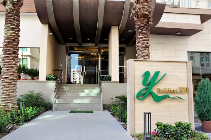 Astonishing 2br Unit With Great Facilities-yb12 - Catar