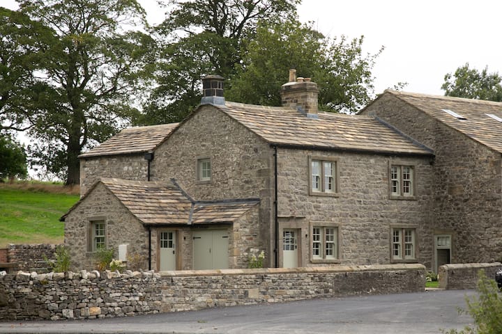 Renovated Barn With Modern Interior - Skipton