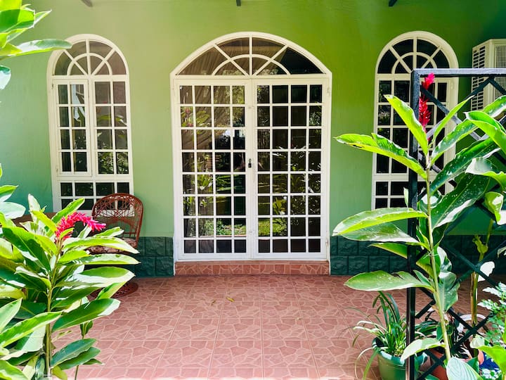 Serene Space & Garden : 2 Guests~1 Bedroom - Kampala