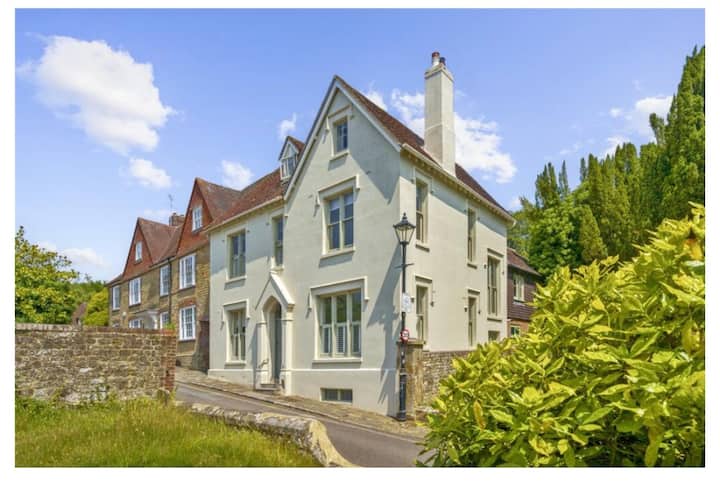 Beautifully Presented Recently Refurbished Home - Midhurst