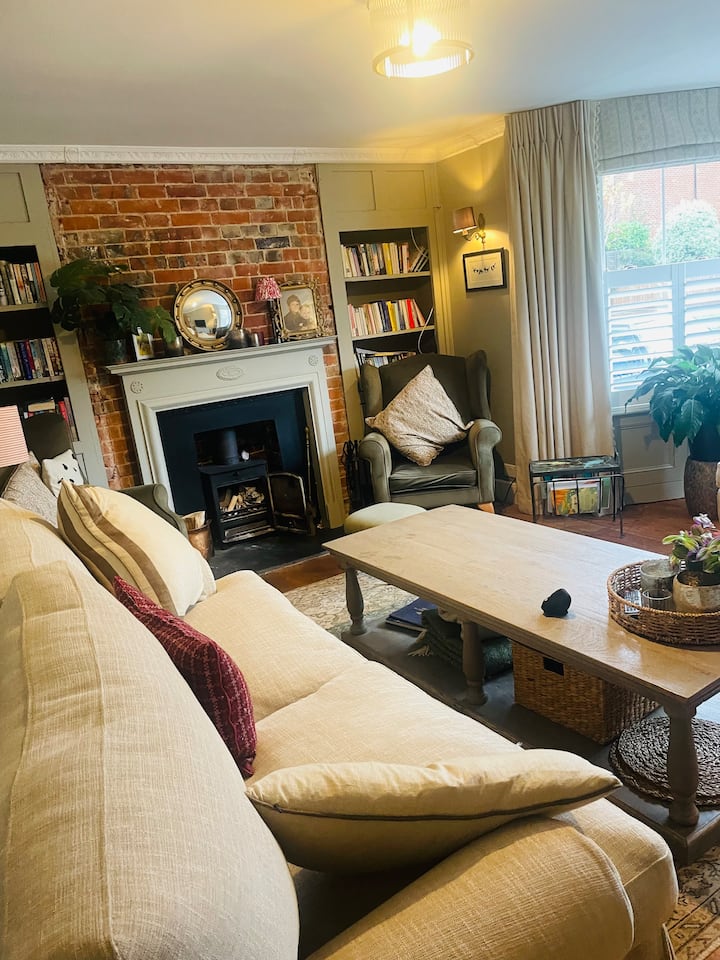 Captains Retreat - 1850s Luxury Townhouse - Brockenhurst
