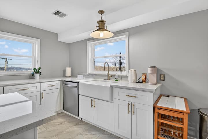 Spacious Home With Amazing Views In Greenfield - Pittsburgh, PA