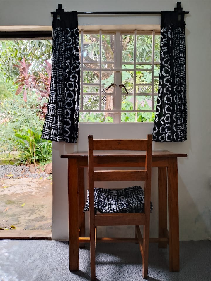 Basic Box Room In Peaceful Haven In Middle Of Town - Sierra Leone