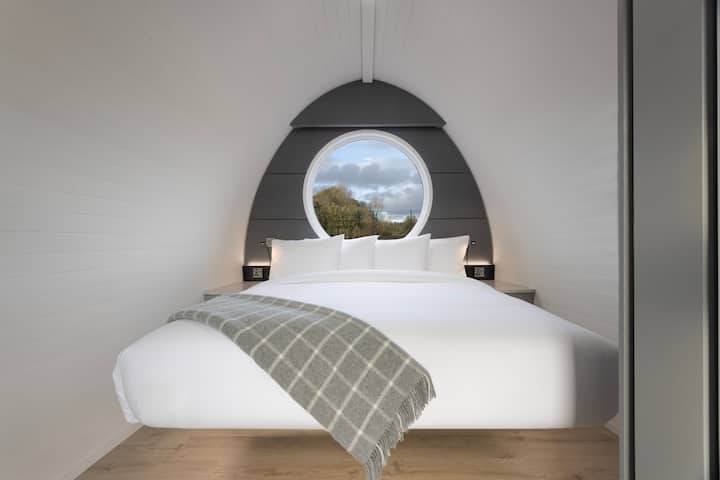 Lost Shore Surf Resort - Waterfront Pod A - Livingston