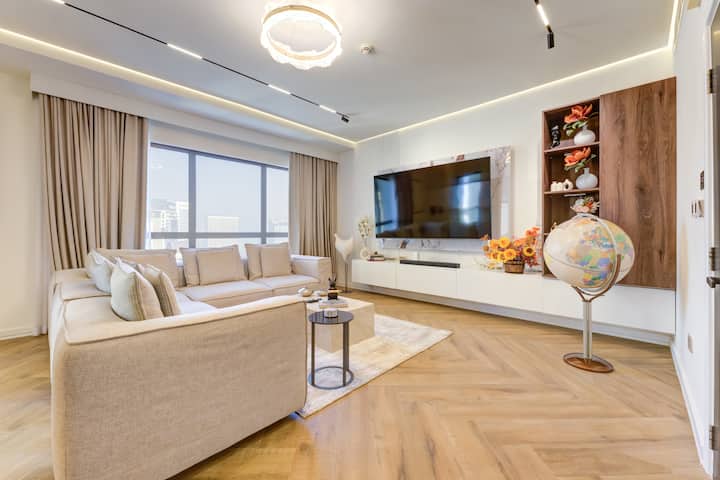 Luxury 2 Bed Apartment With Dubai Eye View - Dubai