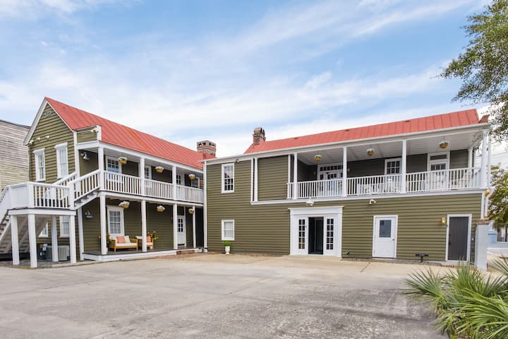 Stylish 4br Downtown Chs/ Walk To King + Parking - Charleston, SC