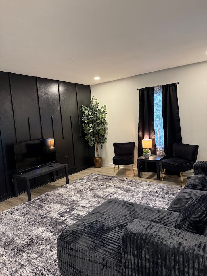 Ideal Work Base-camp! - Mount Zion, IL