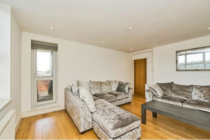 Fab Flat With Great Access For London And Se - 엡솜