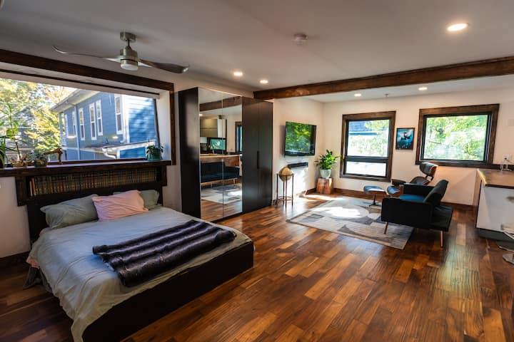 Modern | Carriage House On Beltline | Dog Friendly - Atlanta, GA