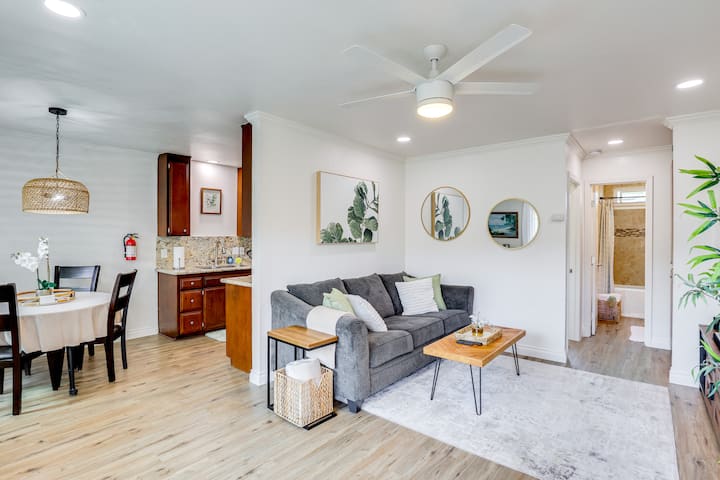 1 Mi To Oceanside Municipal
Pier: Condo W/ Balcony - Carlsbad State Beach, CA